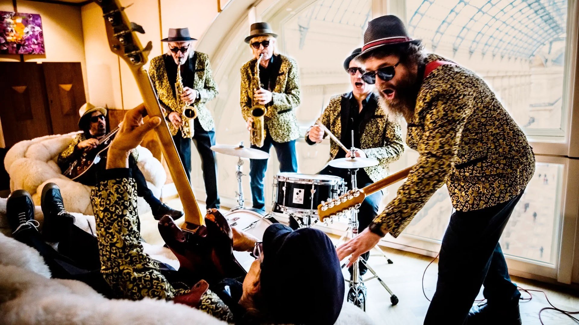 Guarda Extraliscio - Punk da balera online - Episodi completi in streaming